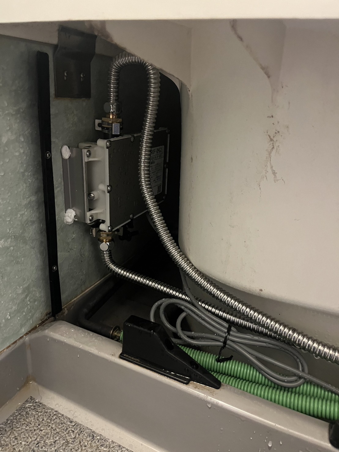 藤田工業｜【施工事例】リンナイ IT-4201ARS9-SW3Q (RUFH-V2400SAU2-3) から リンナイ RUFH ...